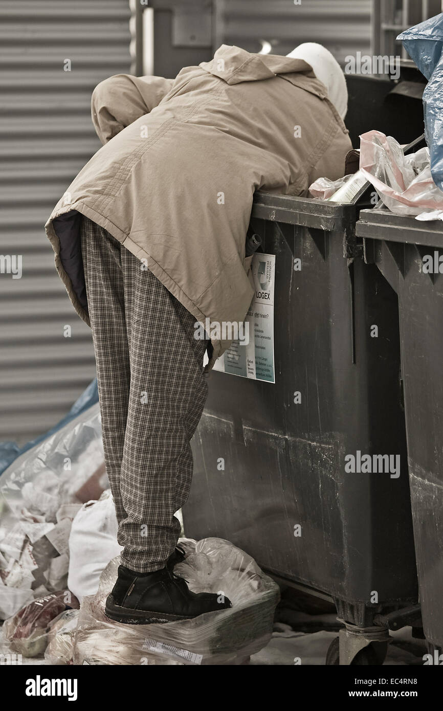 Poverty in old age Stock Photo - Alamy