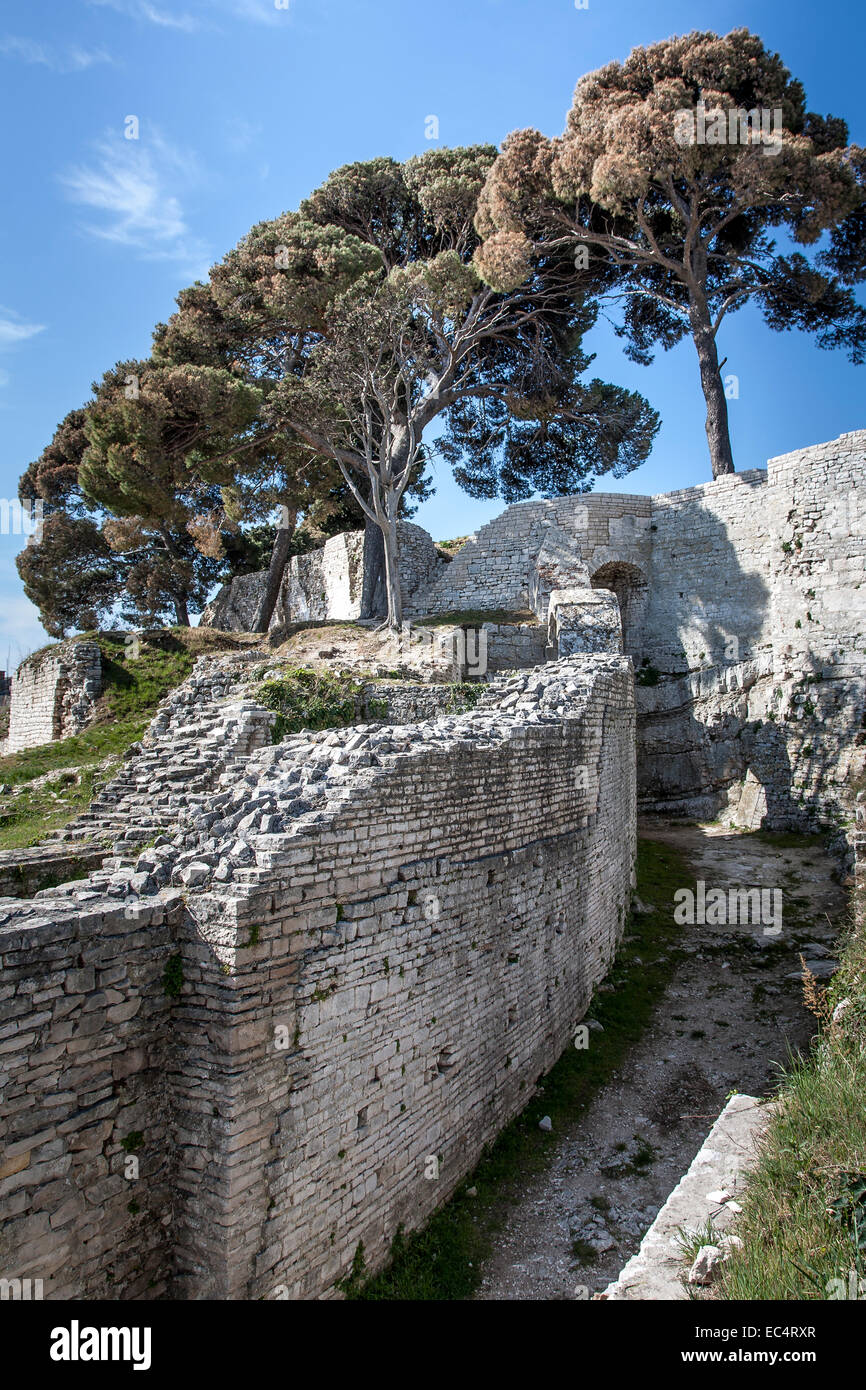 Small roman hi-res stock photography and images - Alamy