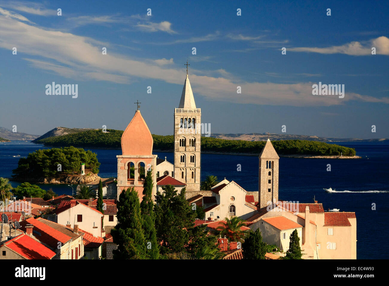 Croatia, Kvarner, Insel Rab, Blick ueber die Altstadt Rab Stock Photo ...