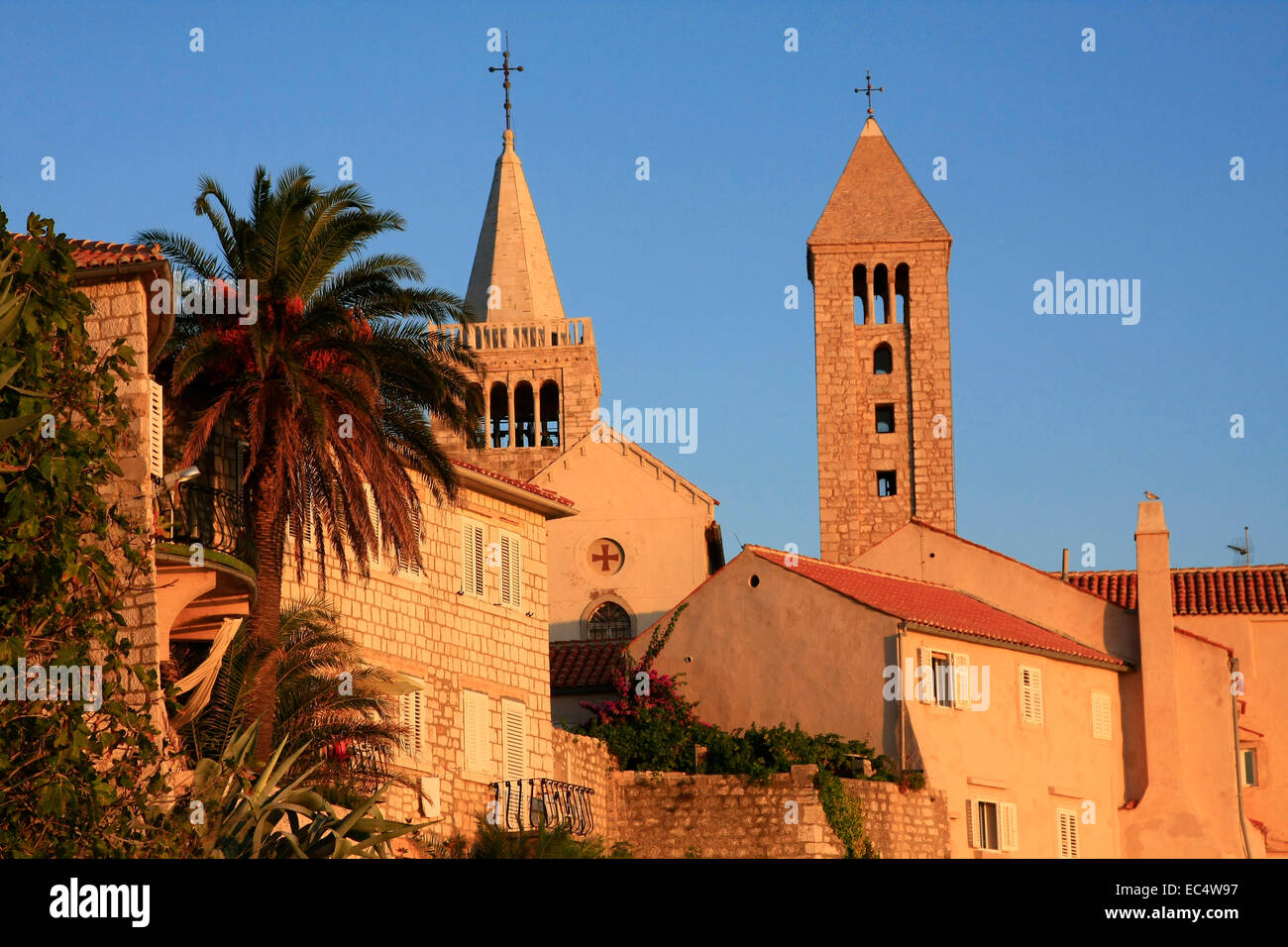 Croatia, Kvarner, Insel Rab, Blick auf die Altstadt Rab Stock Photo - Alamy