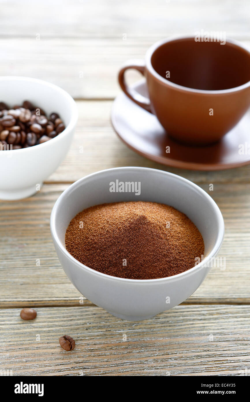 Aromatic fried coffee beans and powder, closeup Stock Photo - Alamy
