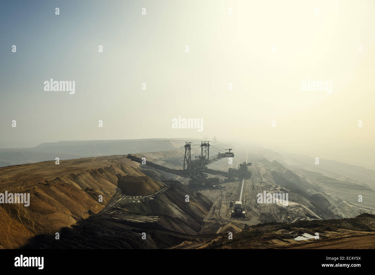 Longitudinal view of the Garzweiler mine in fog and sunshine Stock ...