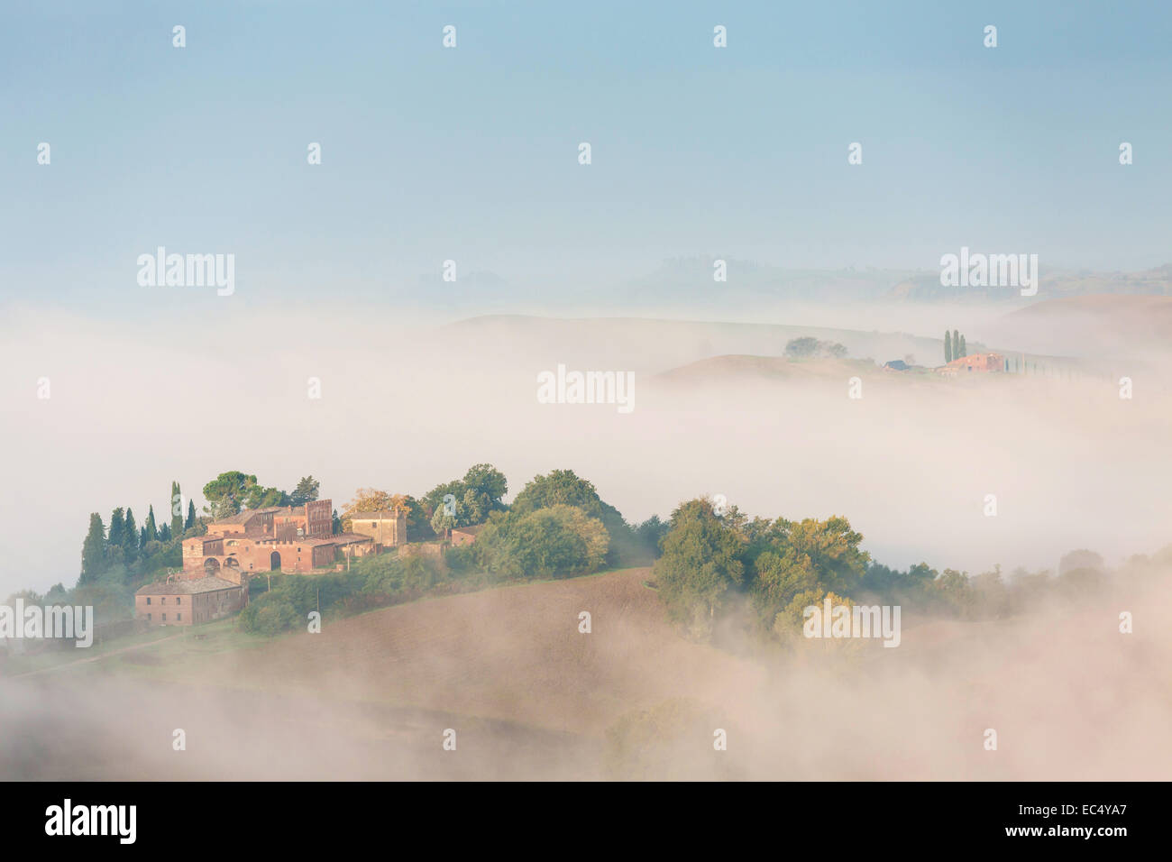 Morning mood in typical Tuscany landscape Stock Photo - Alamy