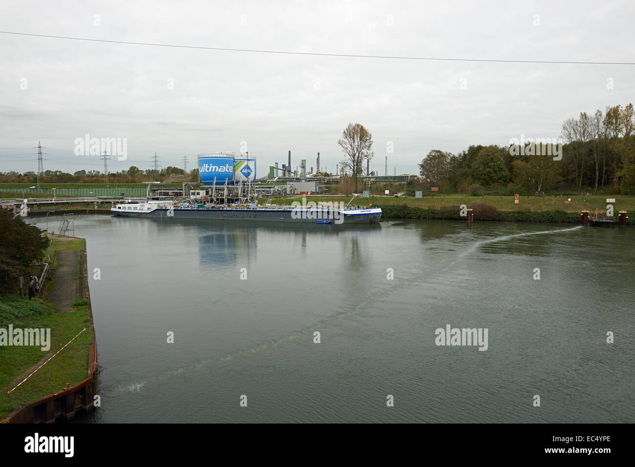 Aral Ultimate fuel terminal, Ruhr Oil refinery, Gelsenkirchen, Germany ...