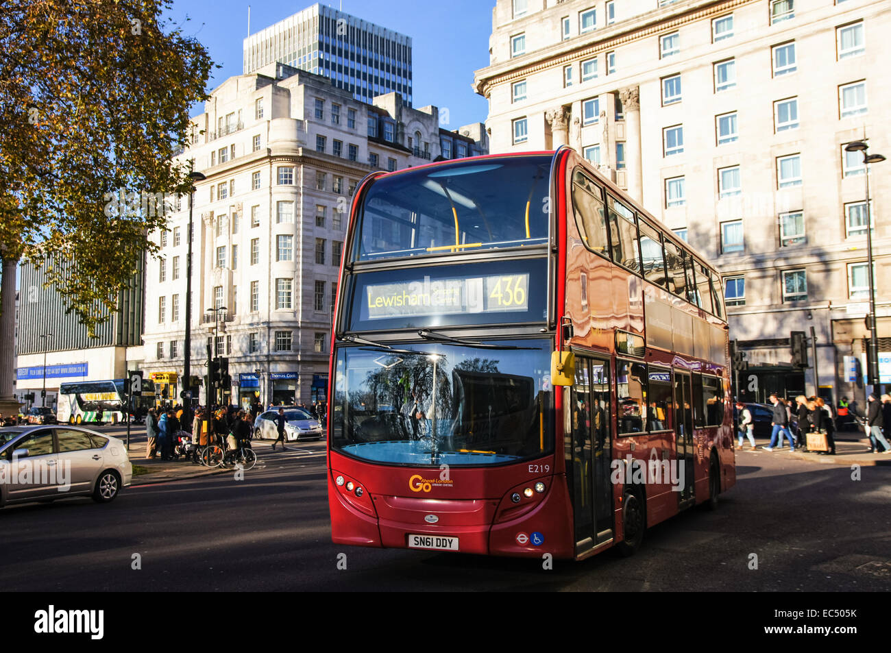 Traffic on oxford street hi-res stock photography and images - Alamy