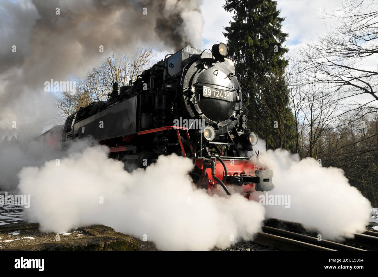 Under the locomotive hi-res stock photography and images - Alamy