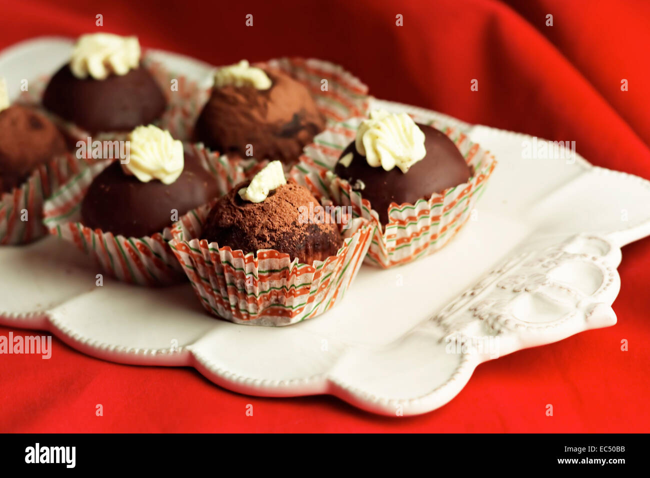 Decorative cake platter hi-res stock photography and images - Alamy