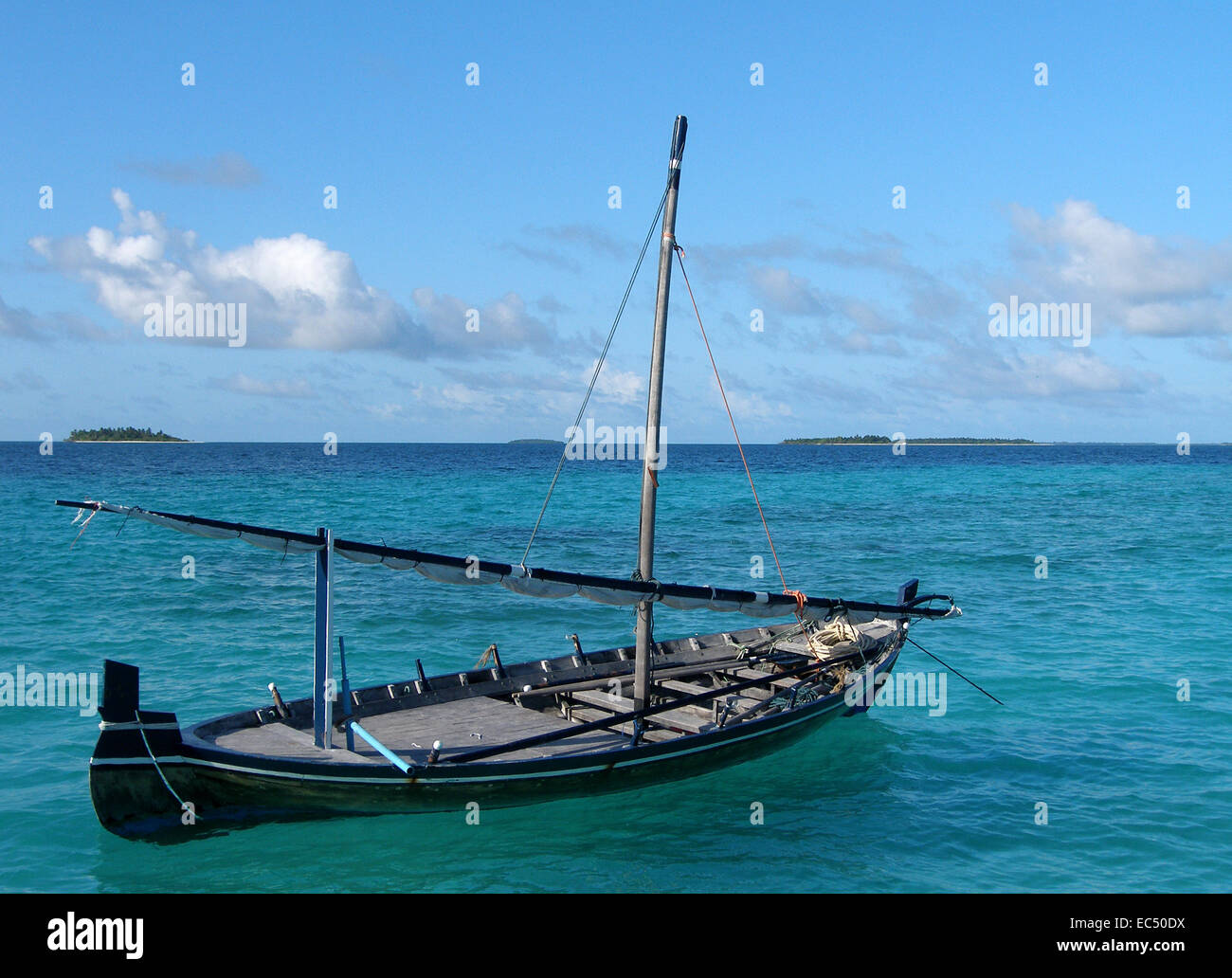 Traditional maldivian sailing boat hi-res stock photography and images ...