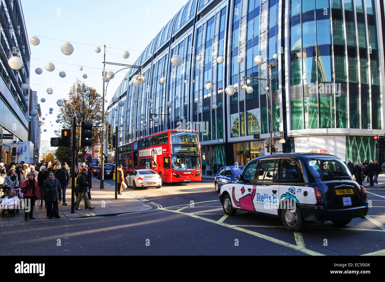 Traffic on oxford street hi-res stock photography and images - Alamy