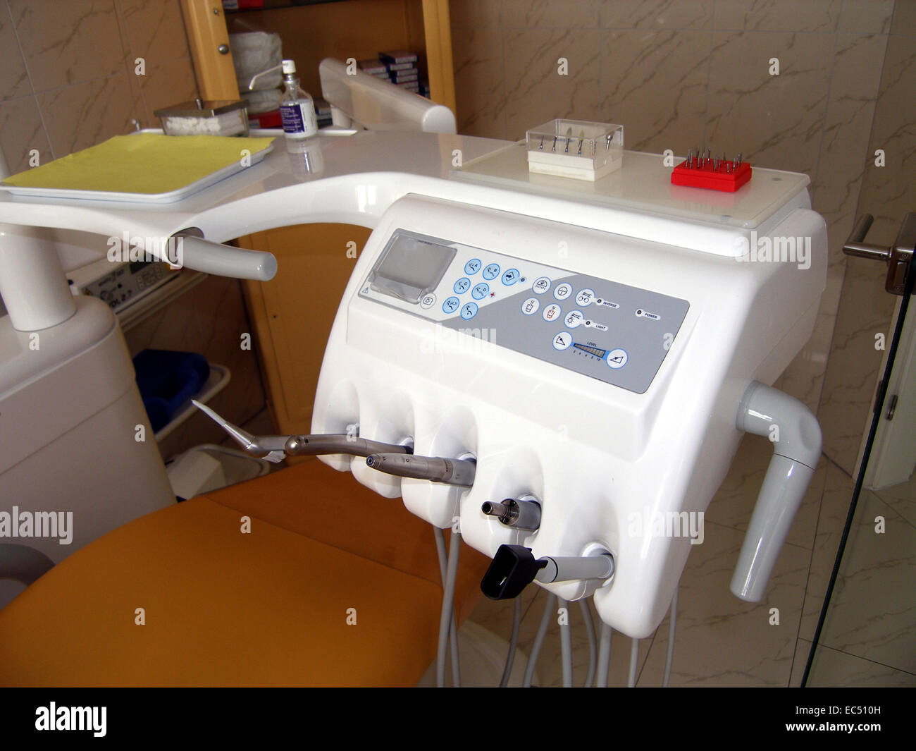 Dentist in operation hi-res stock photography and images - Alamy
