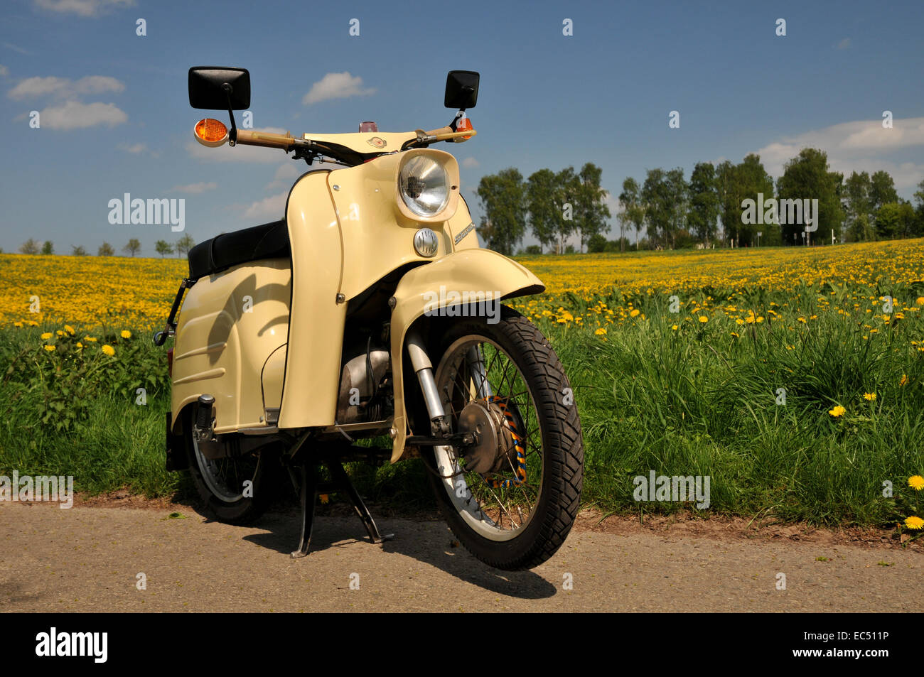Moped hi-res stock photography and images - Alamy