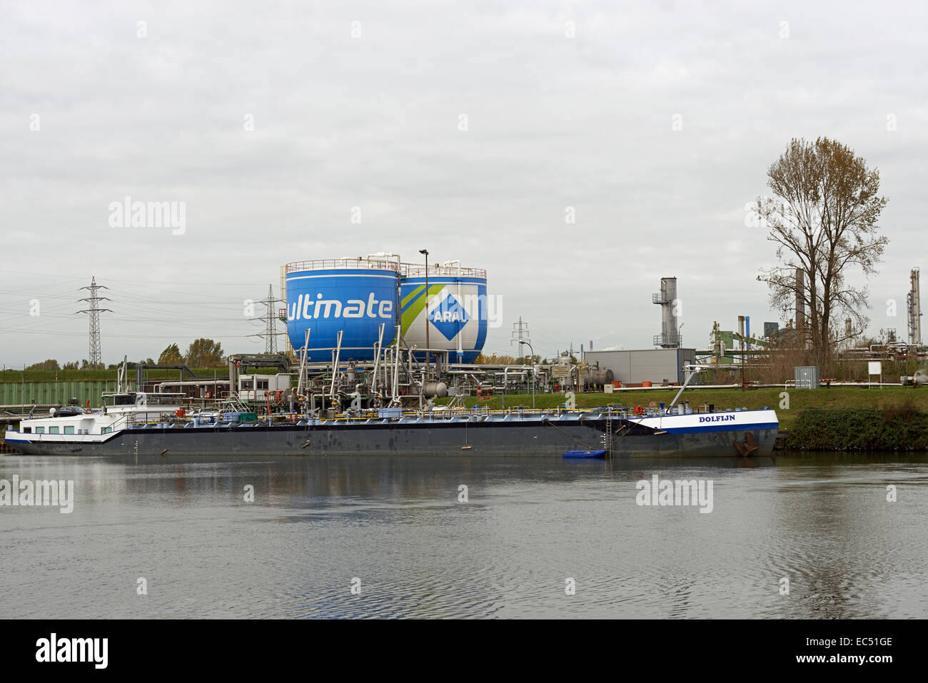 Aral Ultimate fuel terminal, Ruhr Oil refinery, Gelsenkirchen, Germany ...