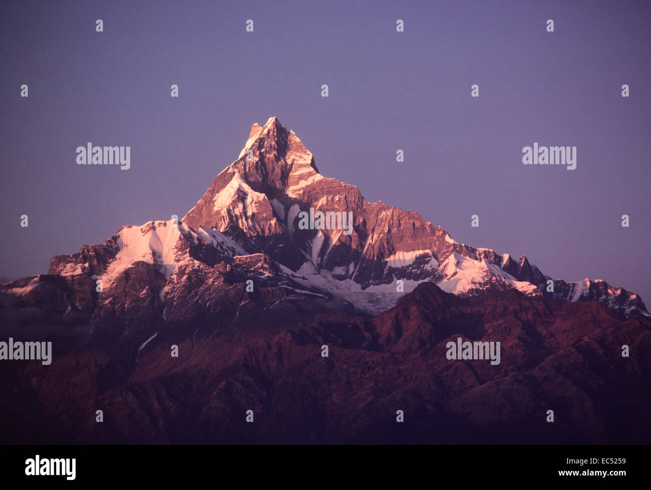Mount machhapuchchhre hi-res stock photography and images - Alamy