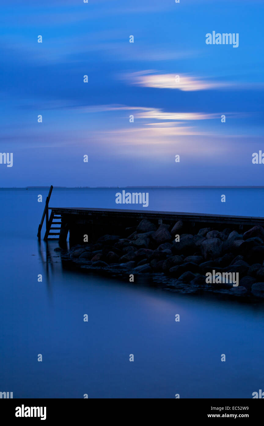 Dark shape ocean hi-res stock photography and images - Alamy