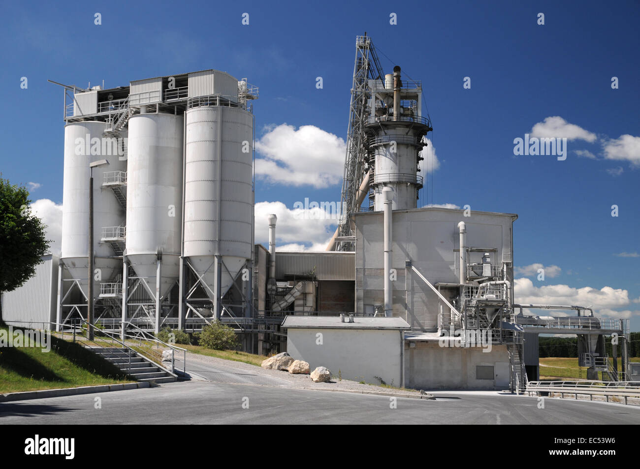 Mining mine processing mill plant hi-res stock photography and images ...