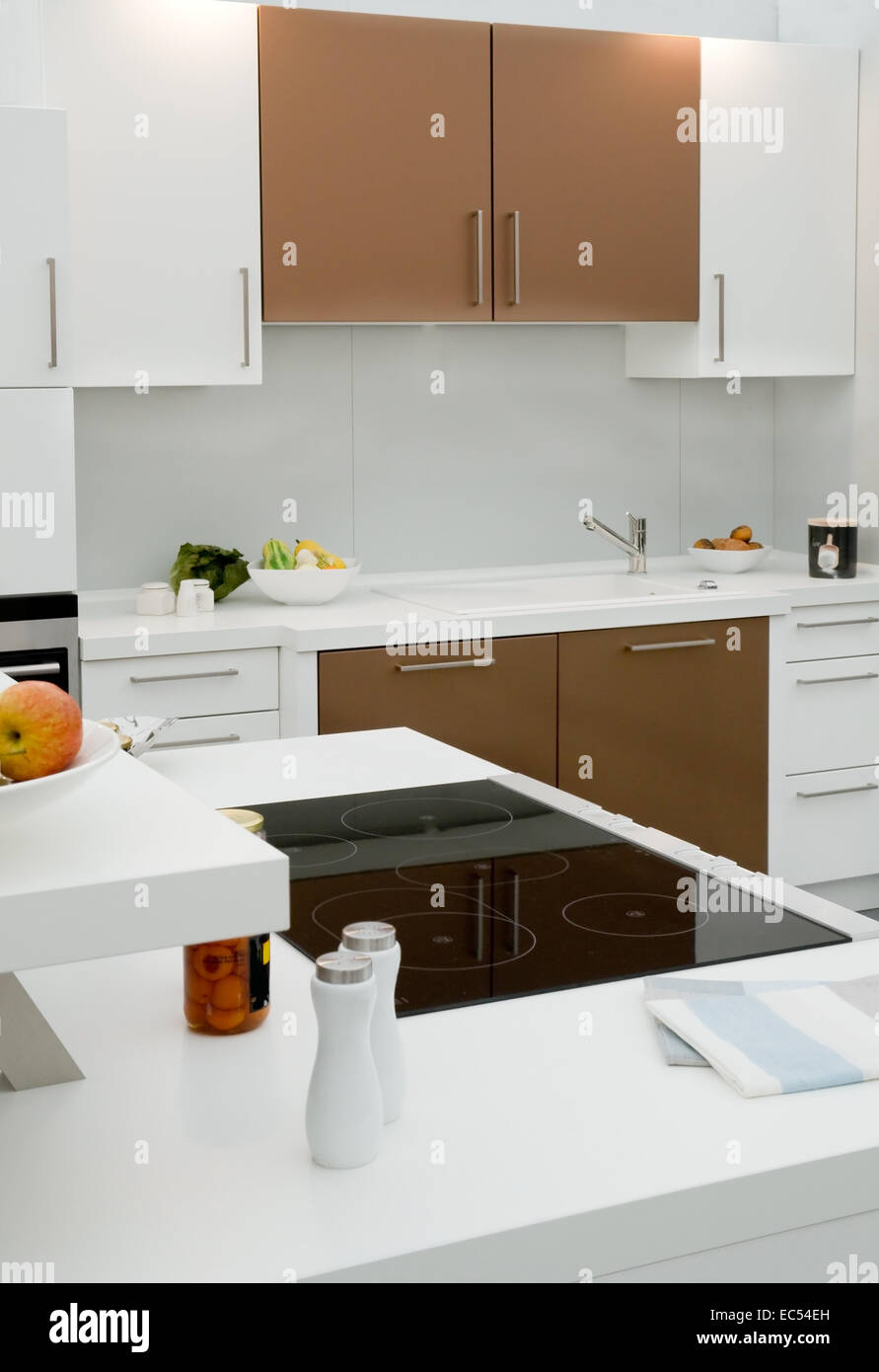 Modern fitted kitchen Stock Photo - Alamy