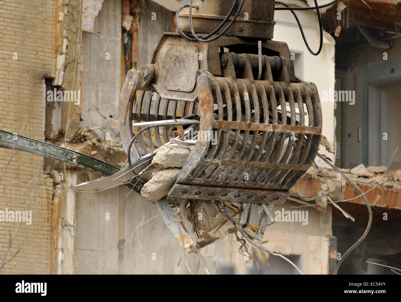 Demolition waste sorting hi-res stock photography and images - Alamy