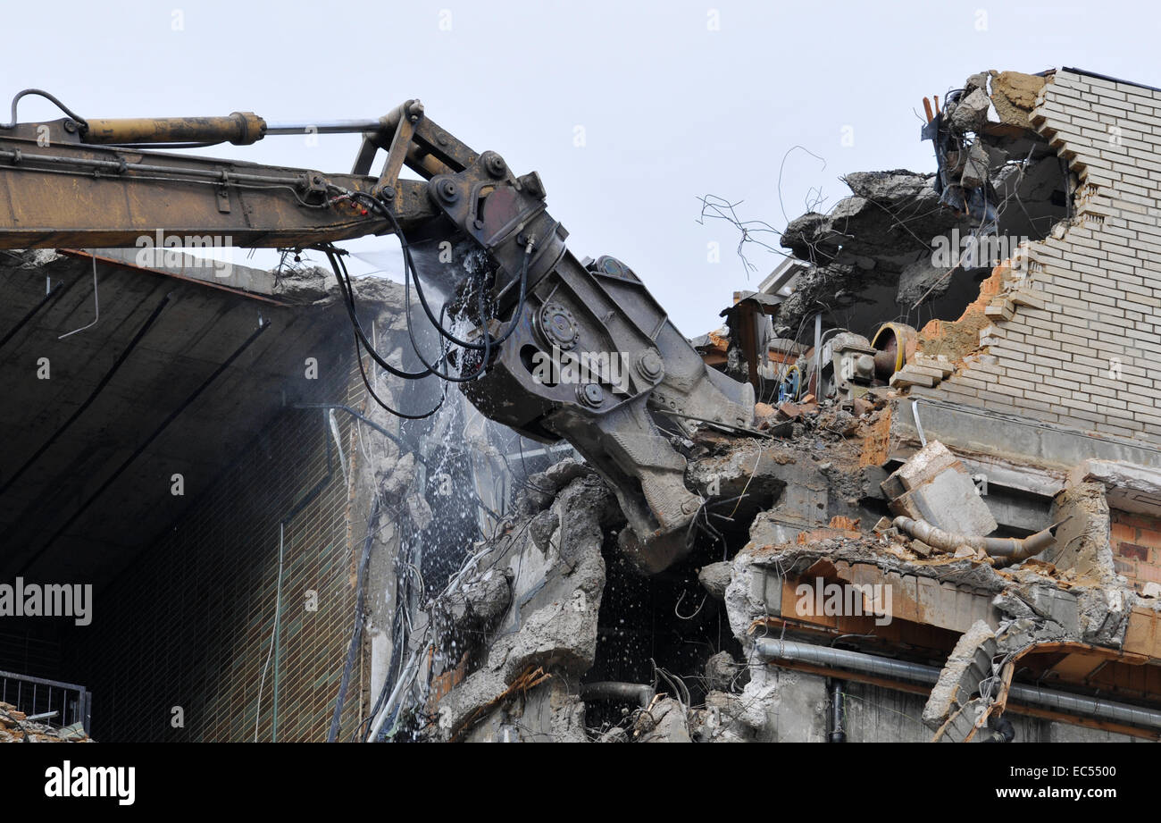 Demolition shear hi-res stock photography and images - Alamy