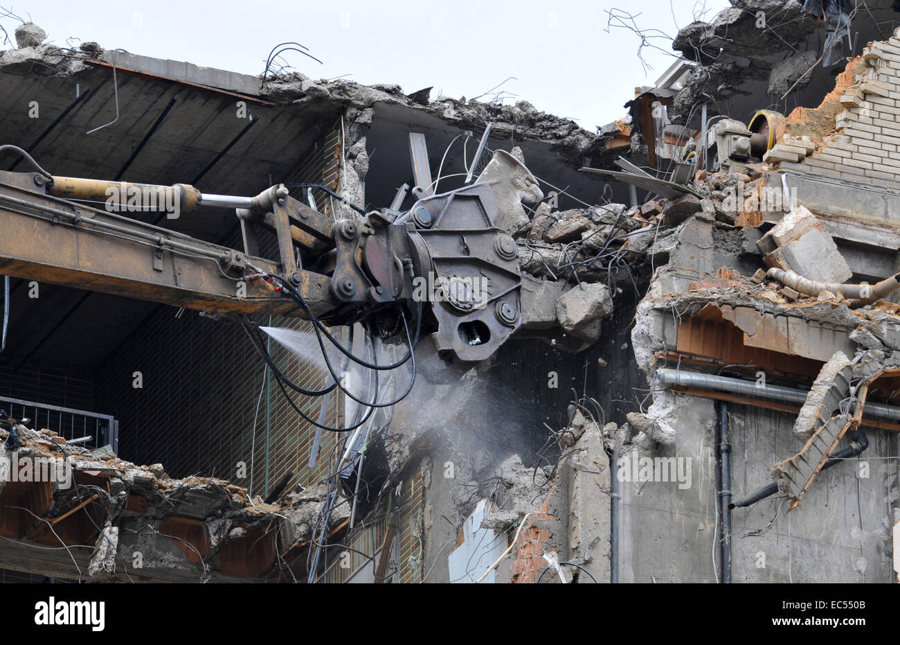 Demolition shear hi-res stock photography and images - Alamy