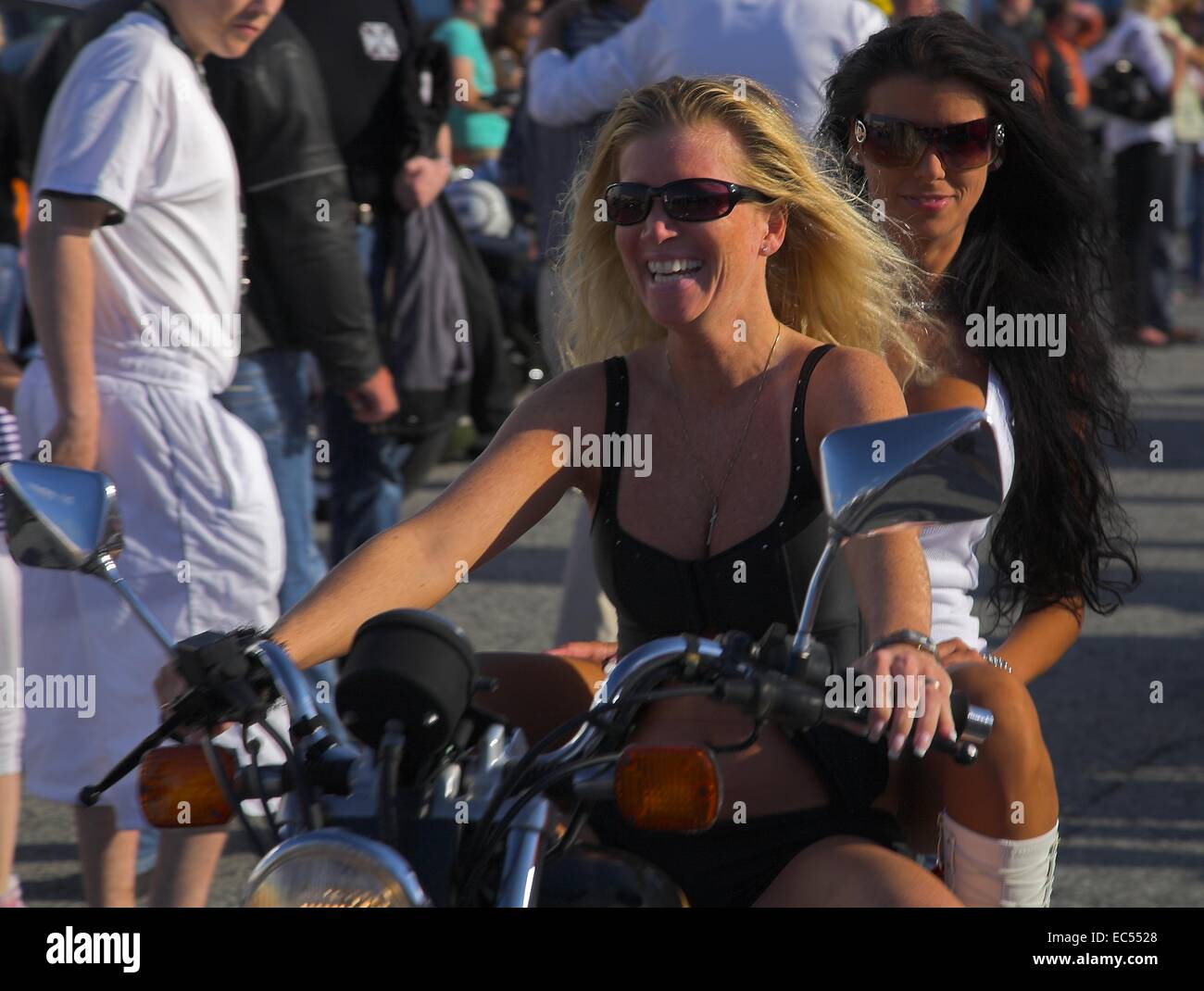 Girls with motorbikes hi-res stock photography and images - Alamy