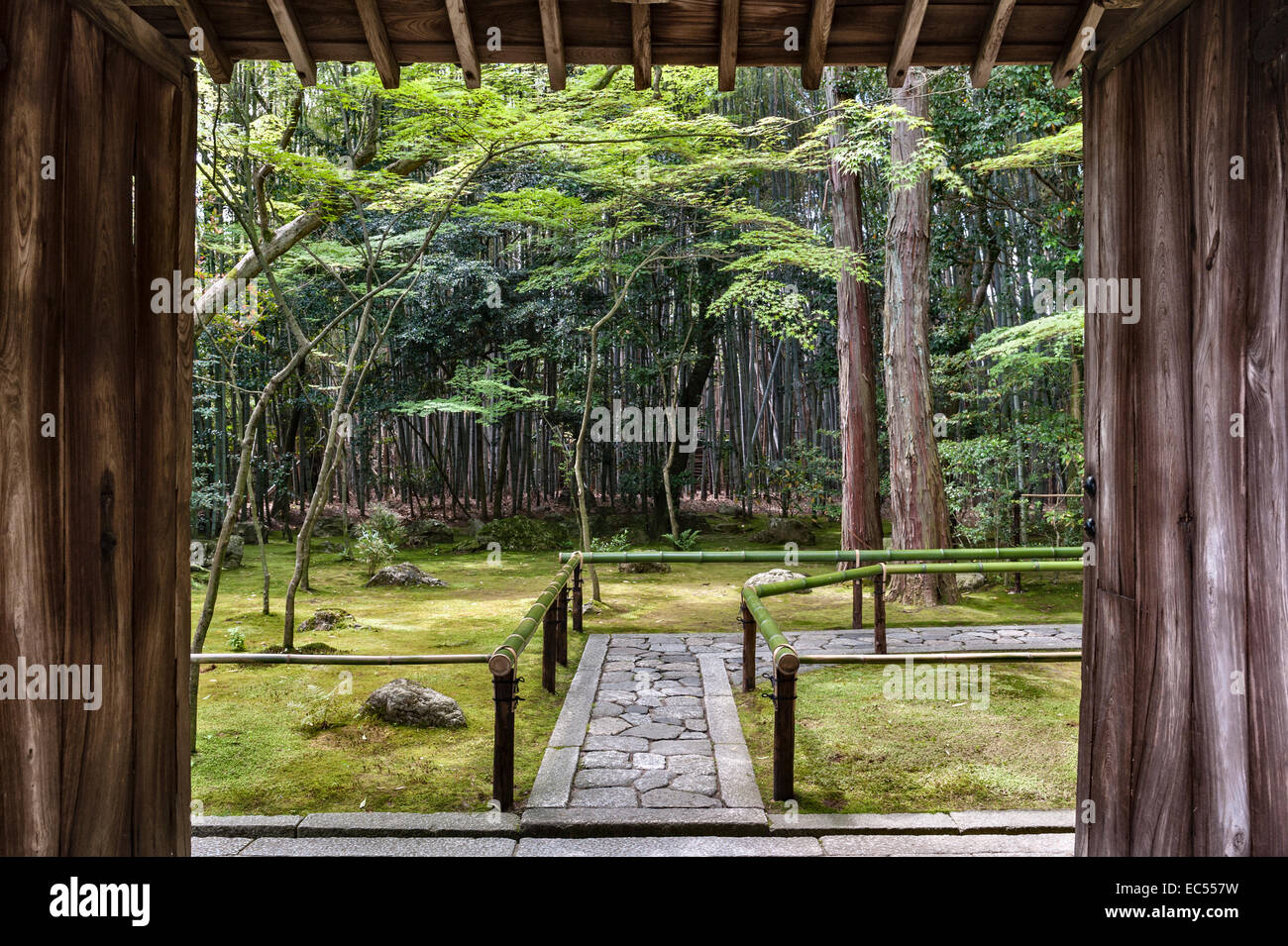 Koto-in zen temple, Daitoku-ji, Kyoto, Japan. The entrance path from ...