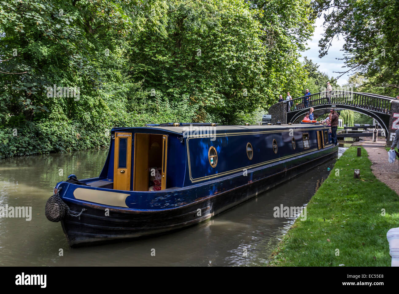 Long narrow boat hi-res stock photography and images - Alamy