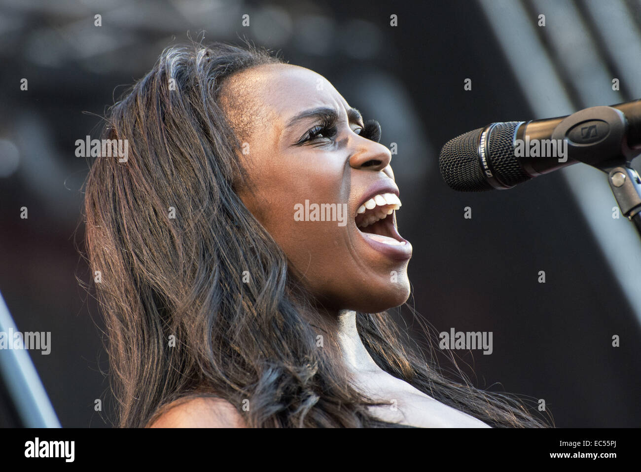 Ellie golding hi-res stock photography and images - Alamy