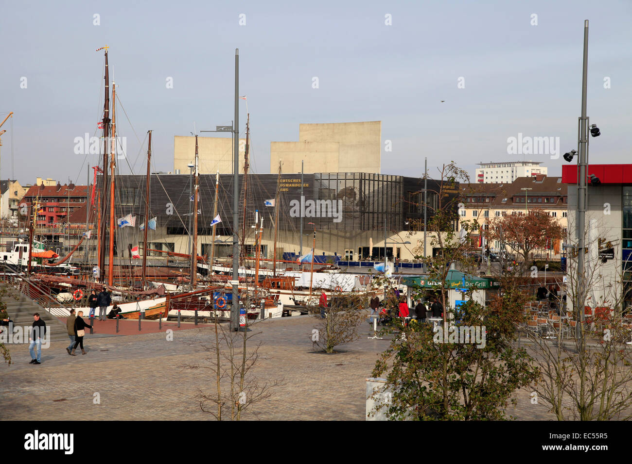 The new port was initially used by the North German Lloyd. In front the ...