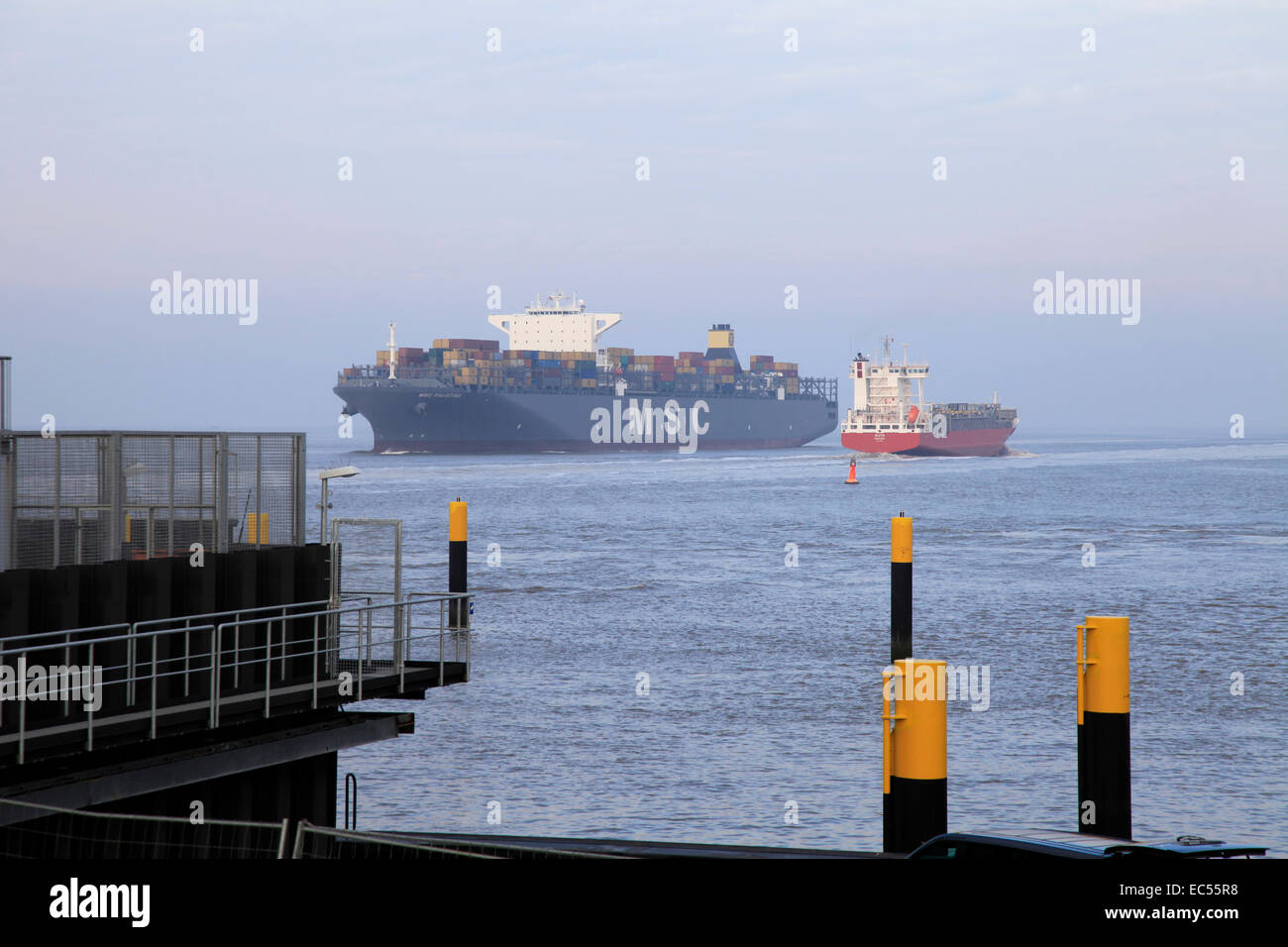 Containerterminal bremerhaven hi-res stock photography and images - Alamy
