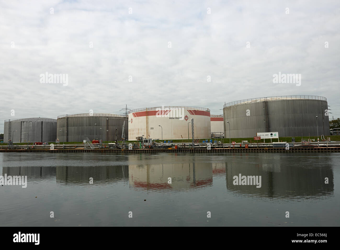 Storage tanks hi-res stock photography and images - Alamy