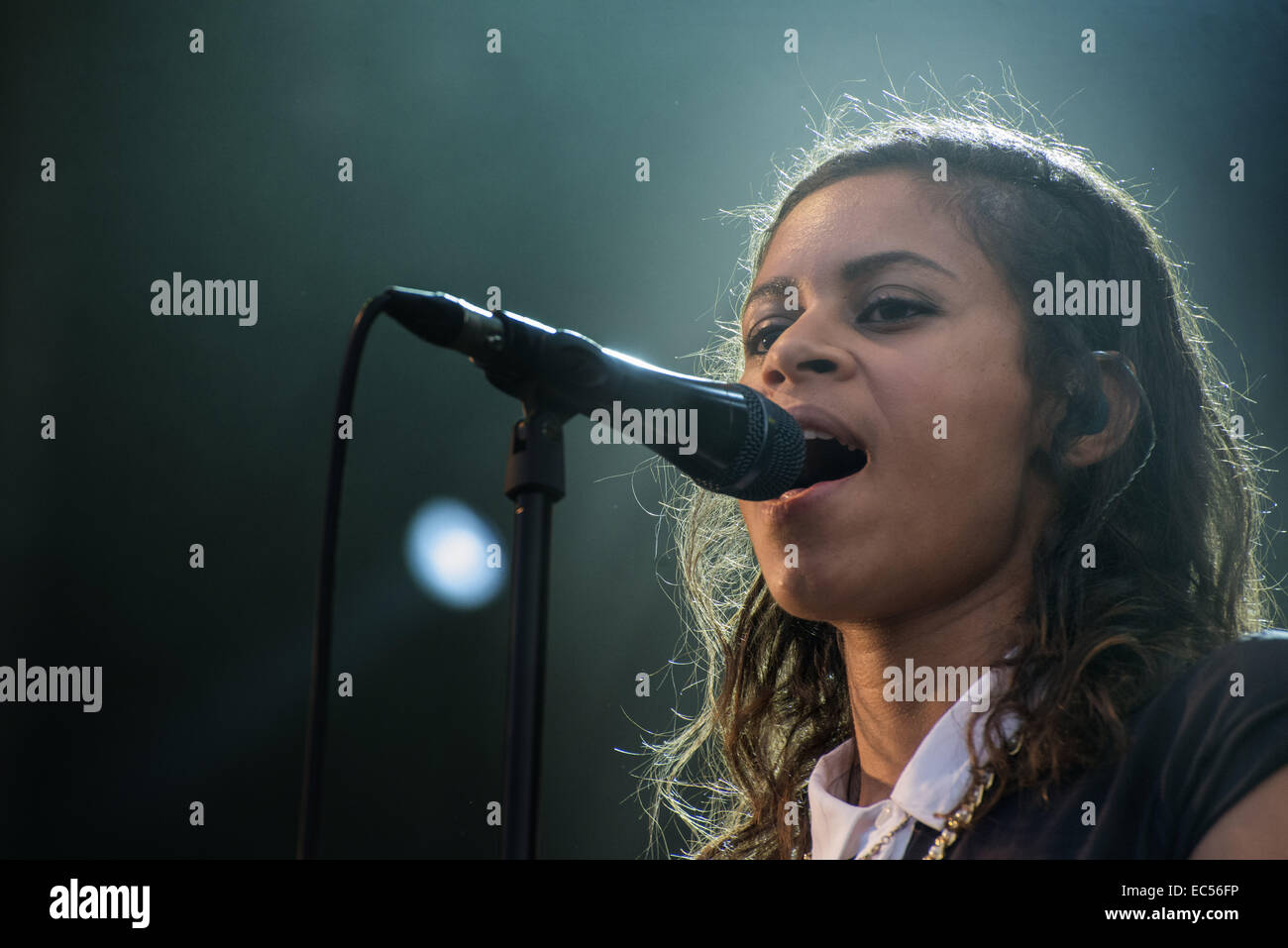 Alunageorge hi-res stock photography and images - Alamy