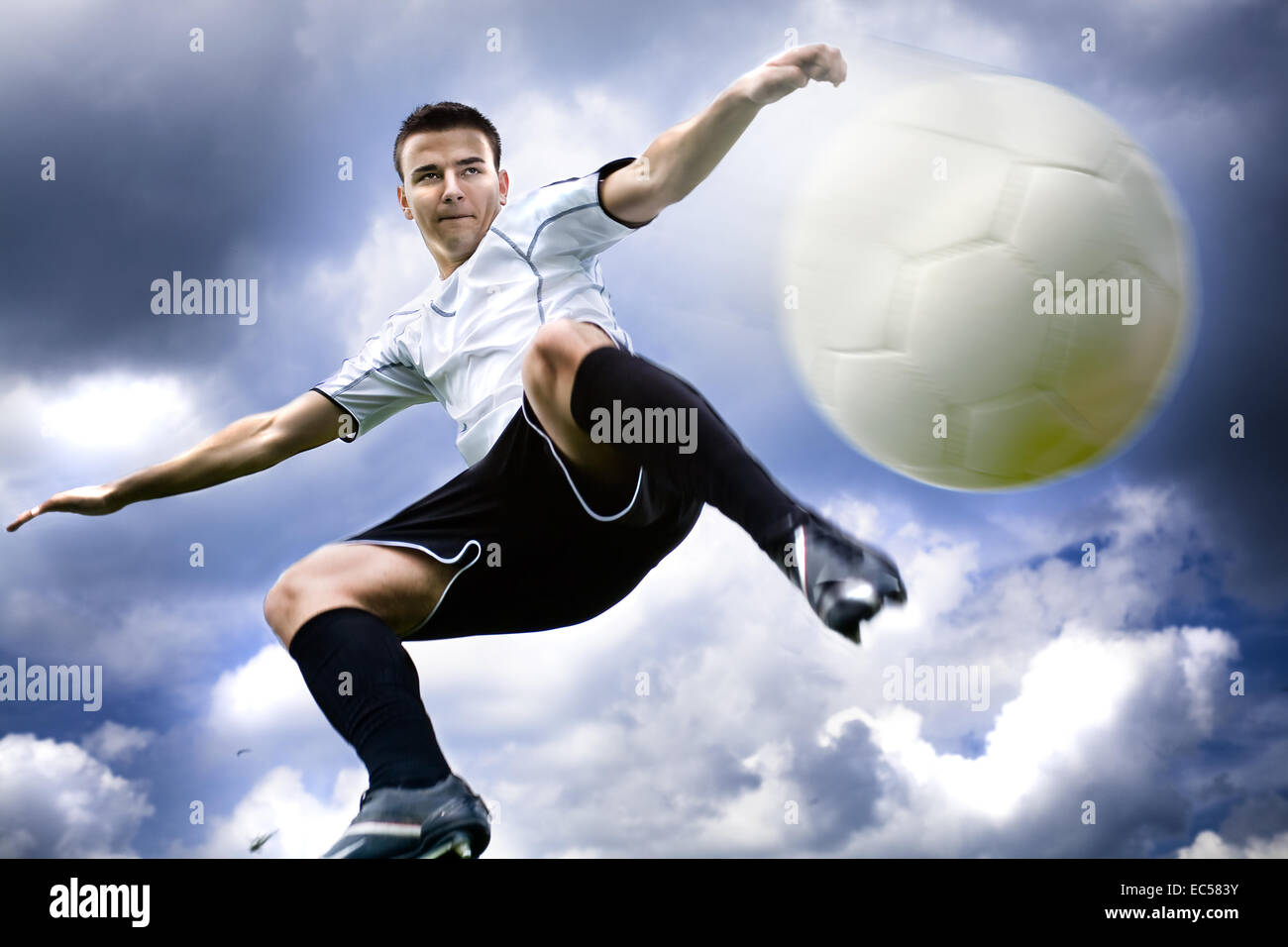 Football action shot hi-res stock photography and images - Alamy