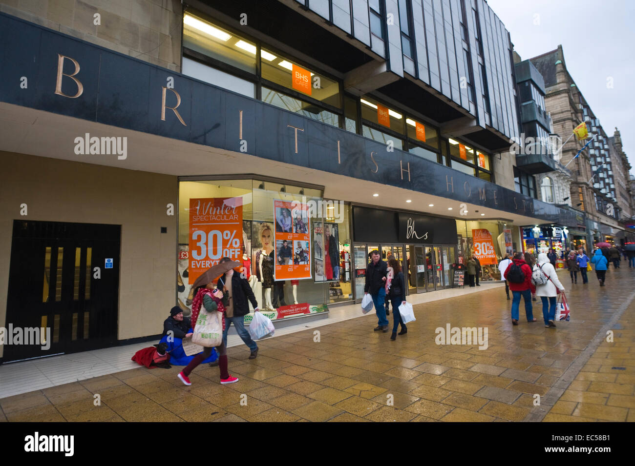 Homeless man outside shop hi-res stock photography and images - Alamy