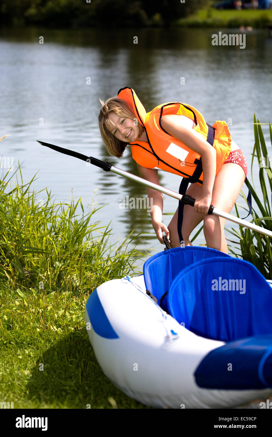 Family with inflatable boat hi-res stock photography and images - Alamy