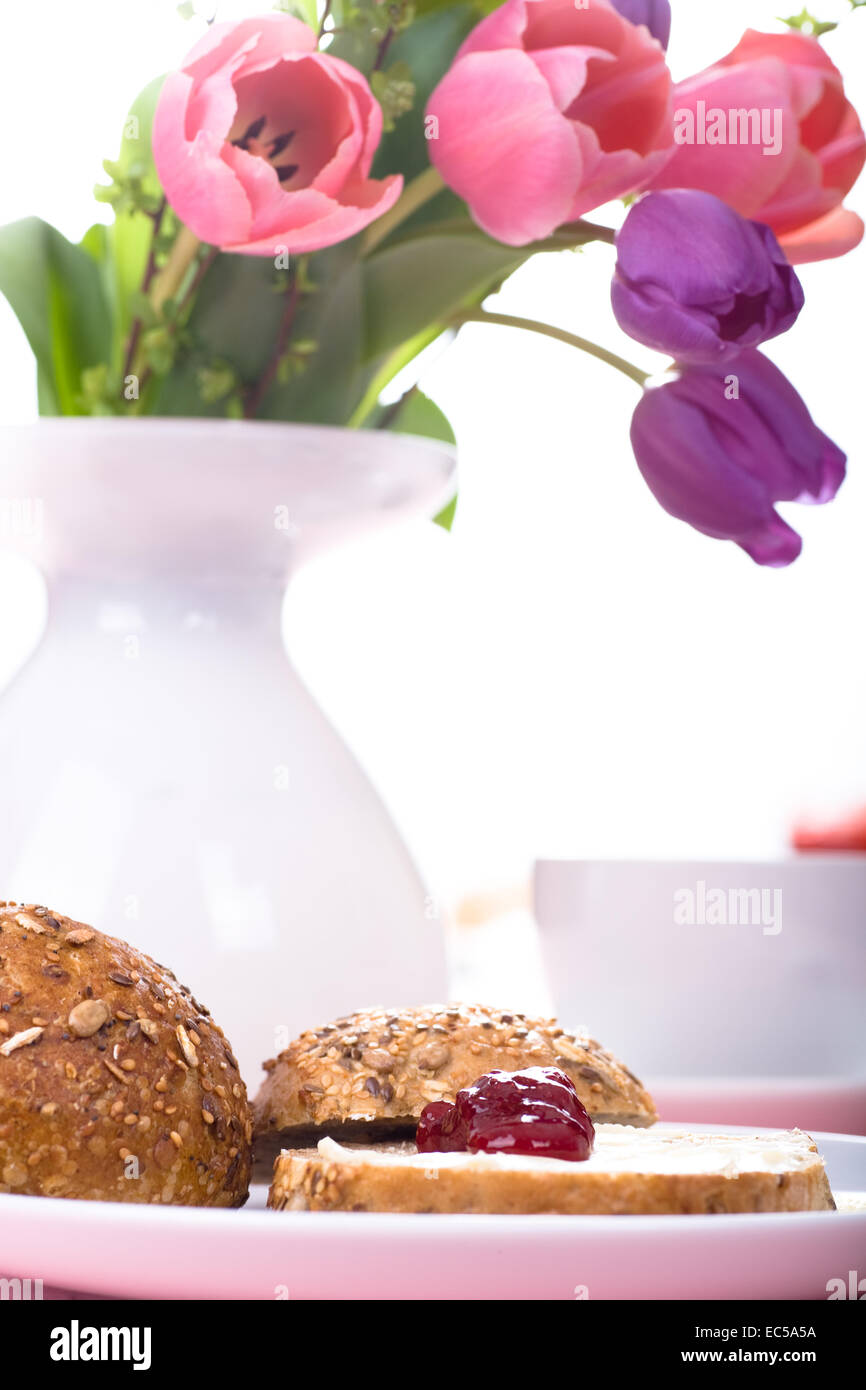 breakfast arrangement in pink and white Stock Photo - Alamy