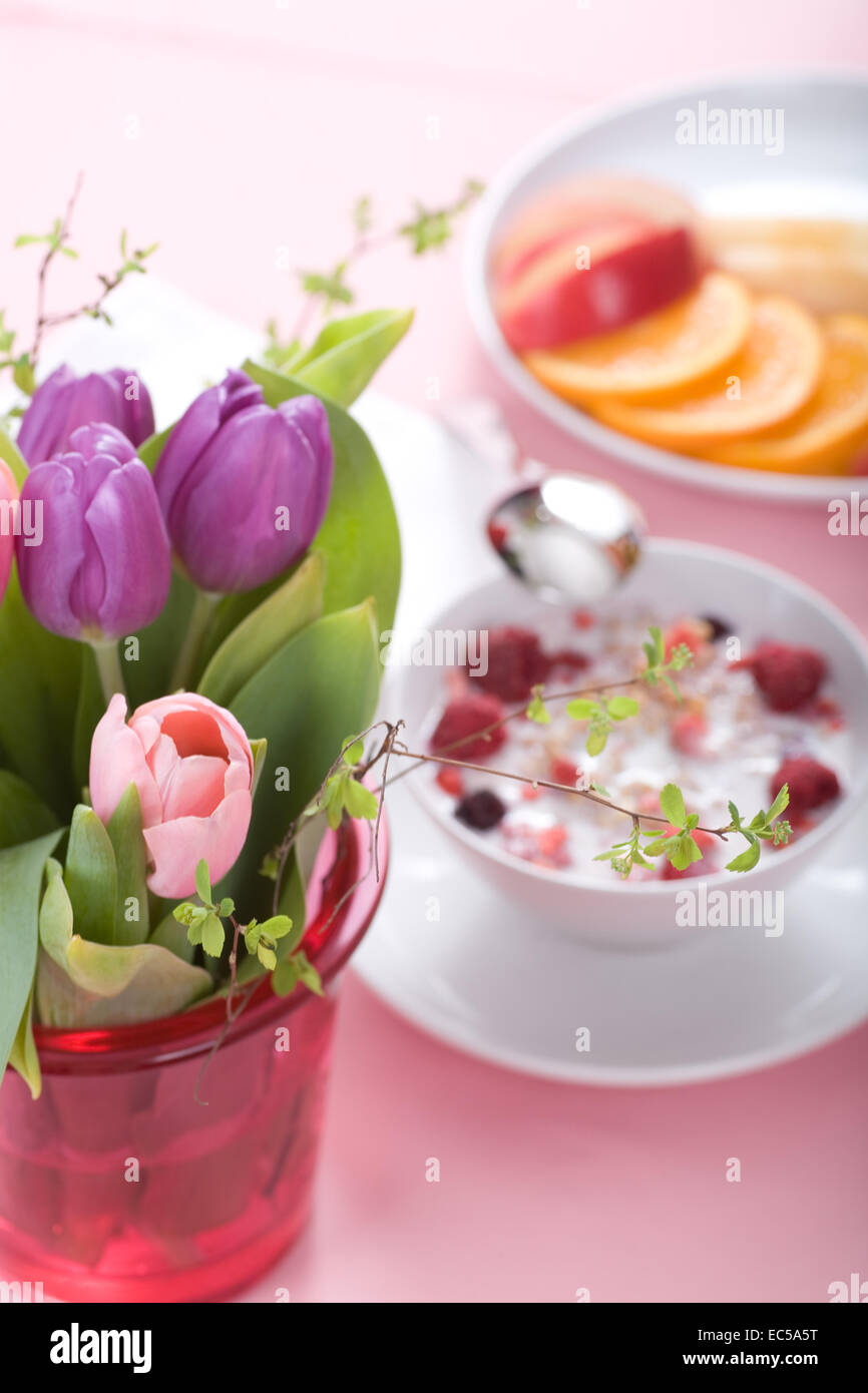 breakfast arrangement in pink and white Stock Photo - Alamy