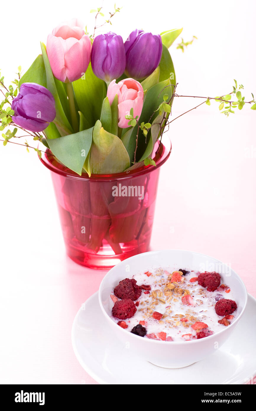 breakfast arrangement in pink and white Stock Photo - Alamy