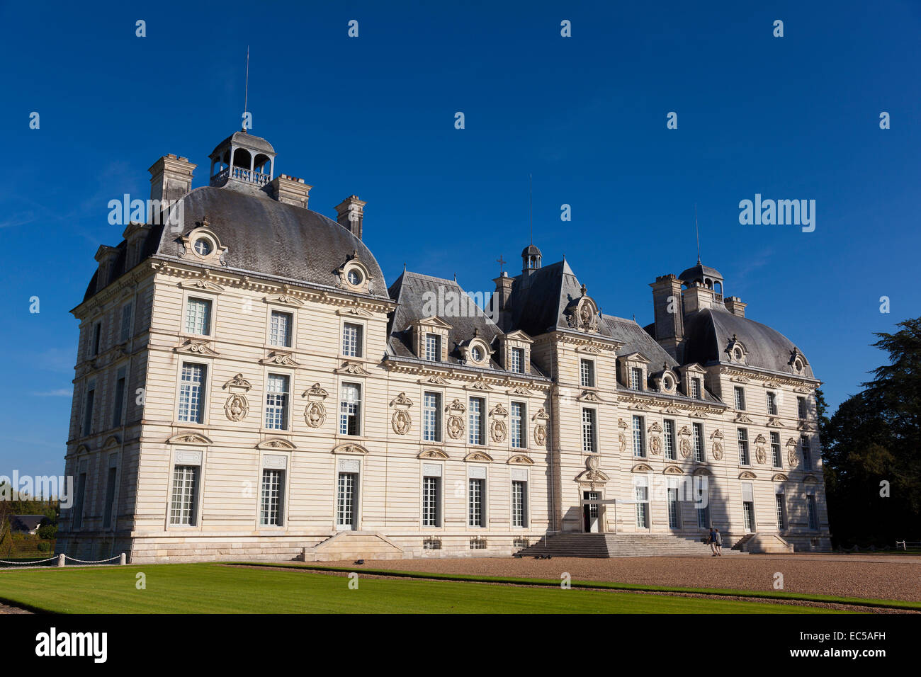 Cheverny village hi-res stock photography and images - Alamy