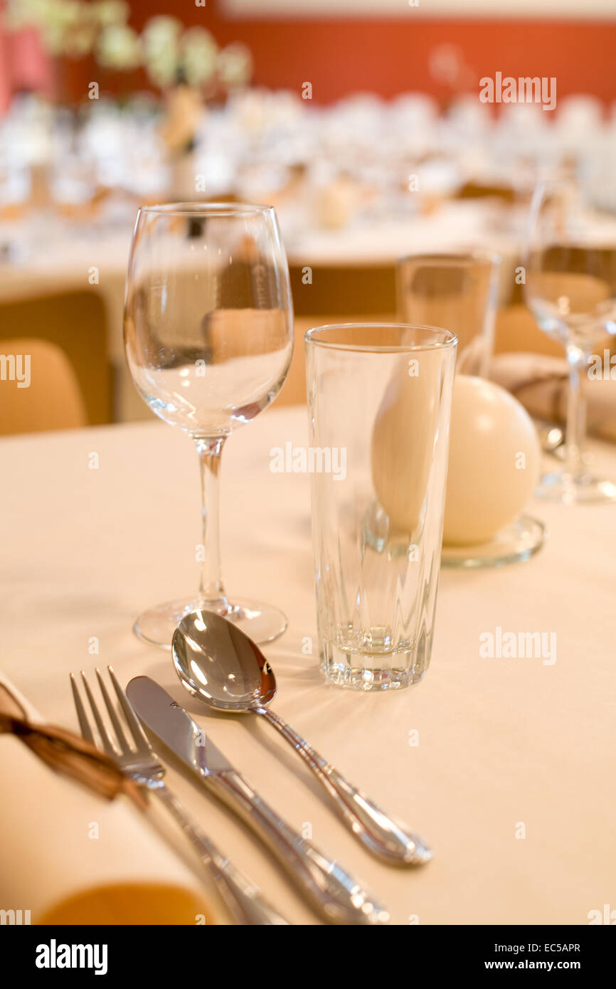 Well laid dining table hi-res stock photography and images - Alamy