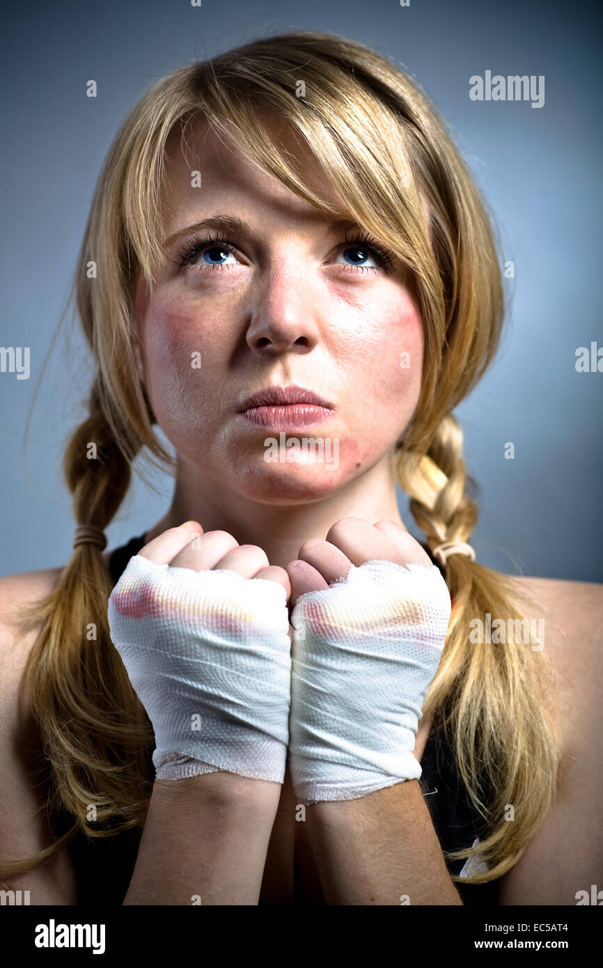 female boxer in a fighting pose Stock Photo - Alamy