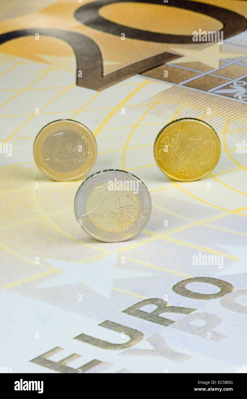 Euro coins rolling over a 200 Euro banknote Stock Photo - Alamy