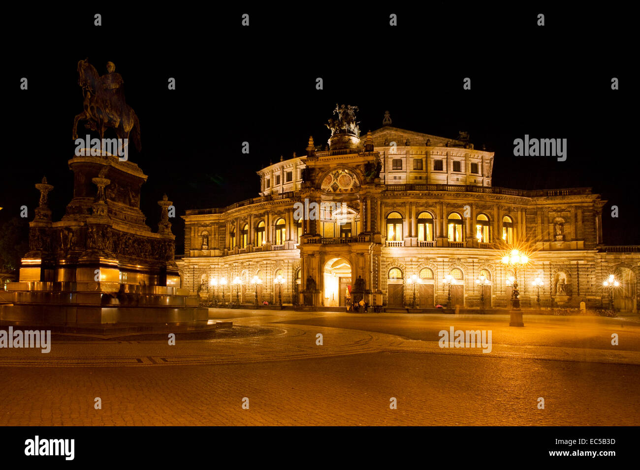 Dresden at night Semper opera Stock Photo - Alamy