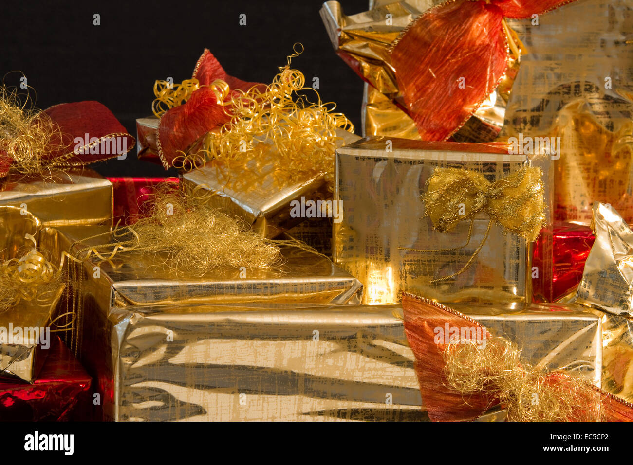 Wrapping joy hi-res stock photography and images - Alamy