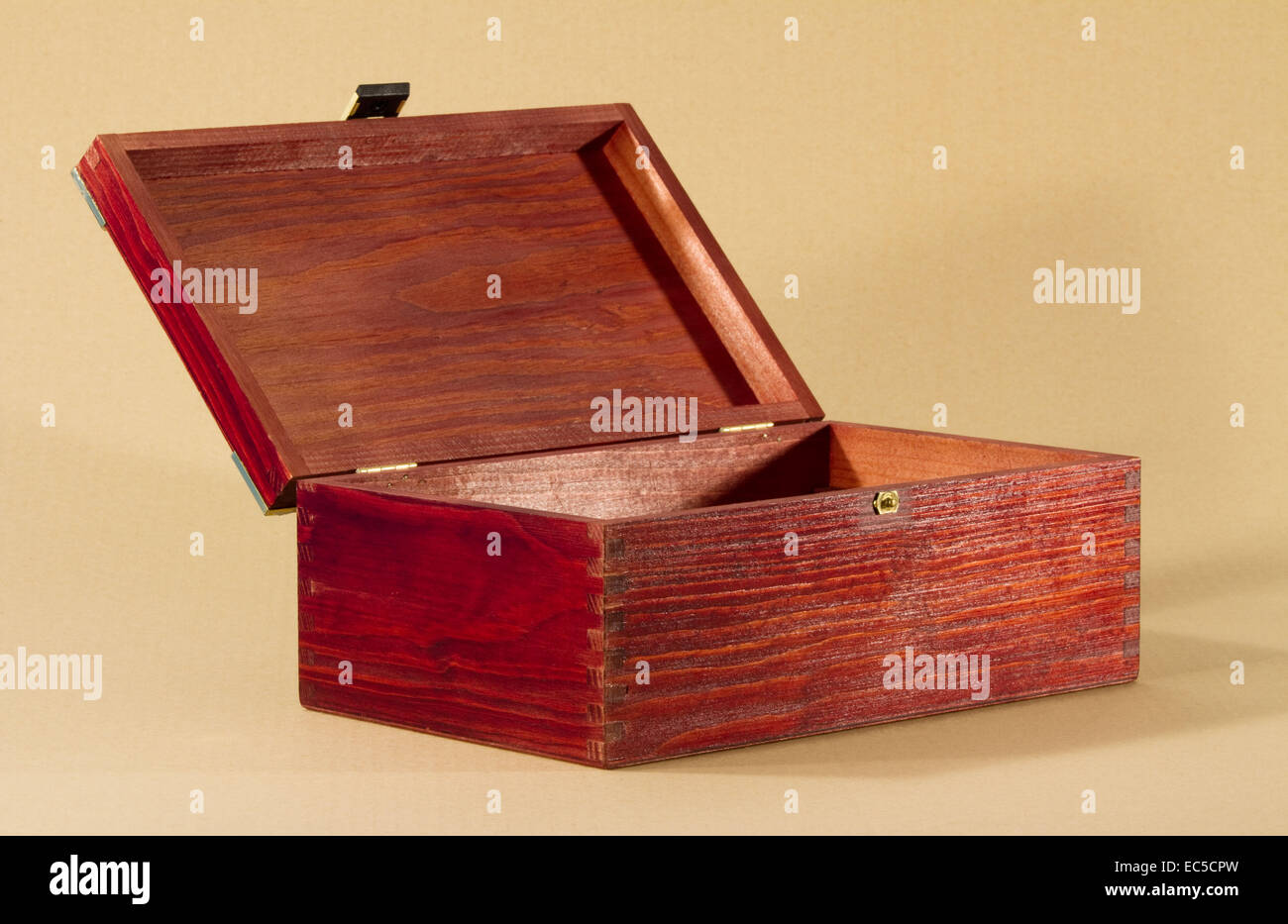 opened wooden box Stock Photo - Alamy