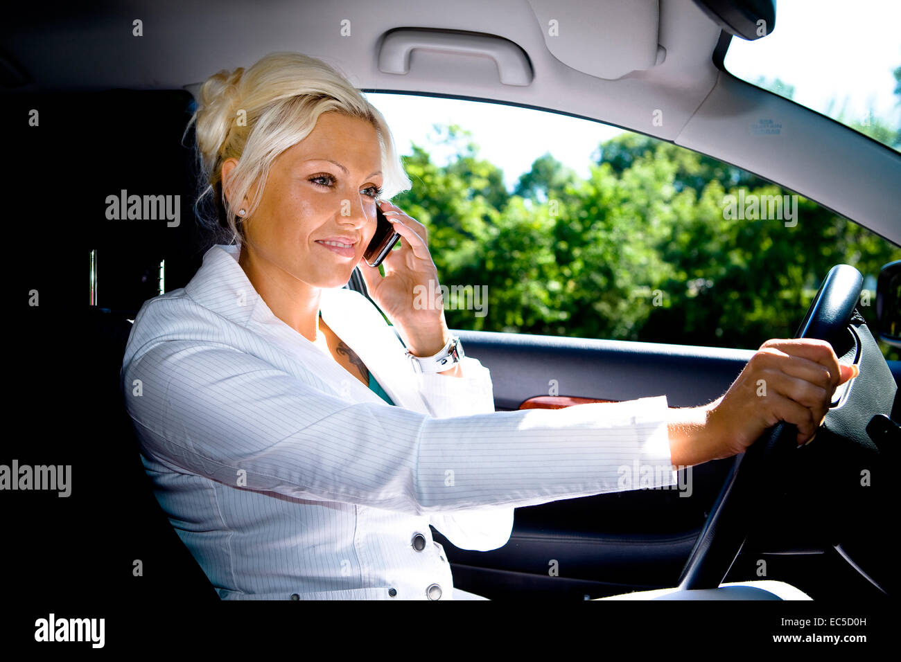 Women driving a car hi-res stock photography and images - Alamy