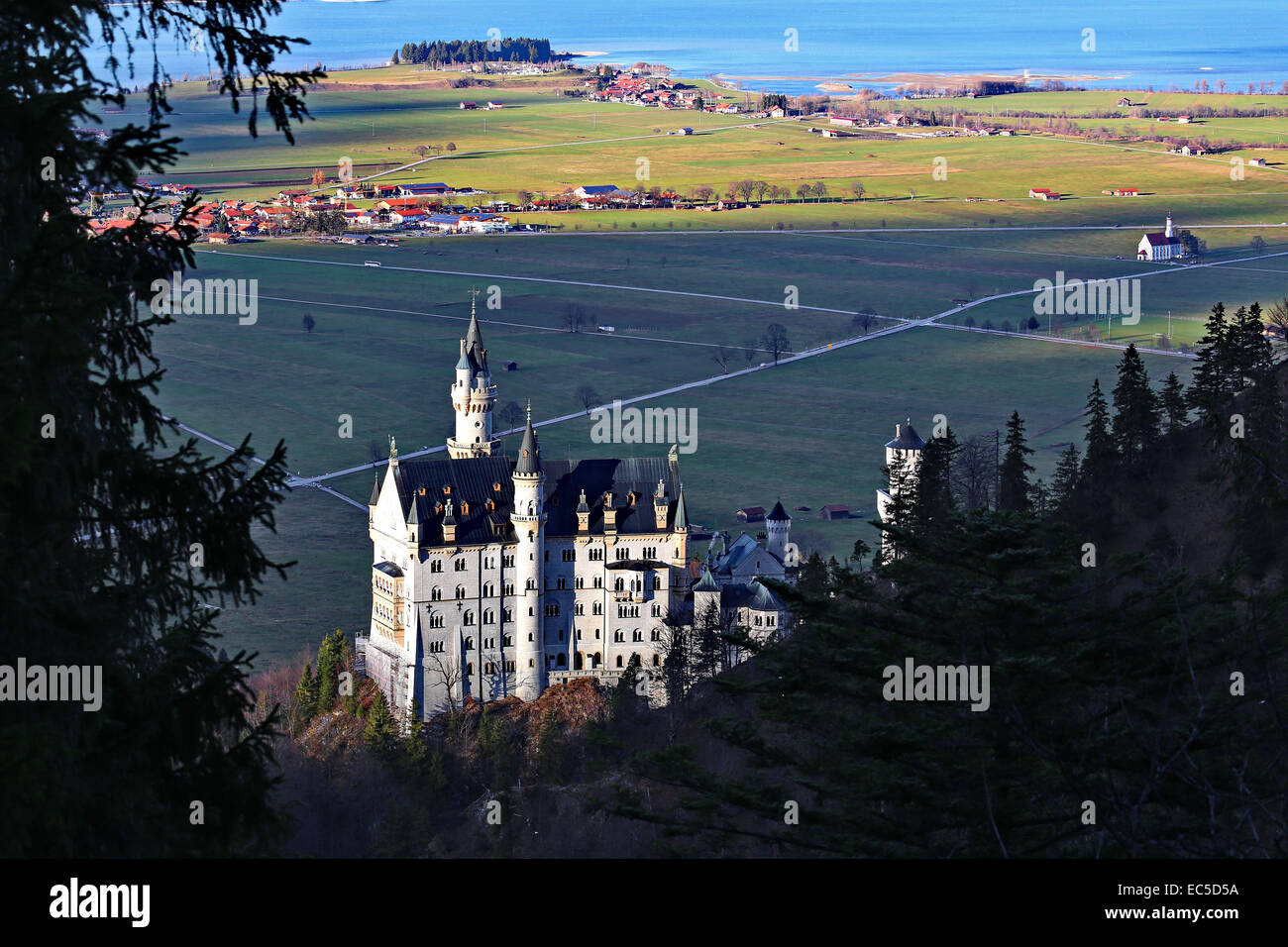 Mountain landscape at forggensee with neuschwanstein castle hi-res ...