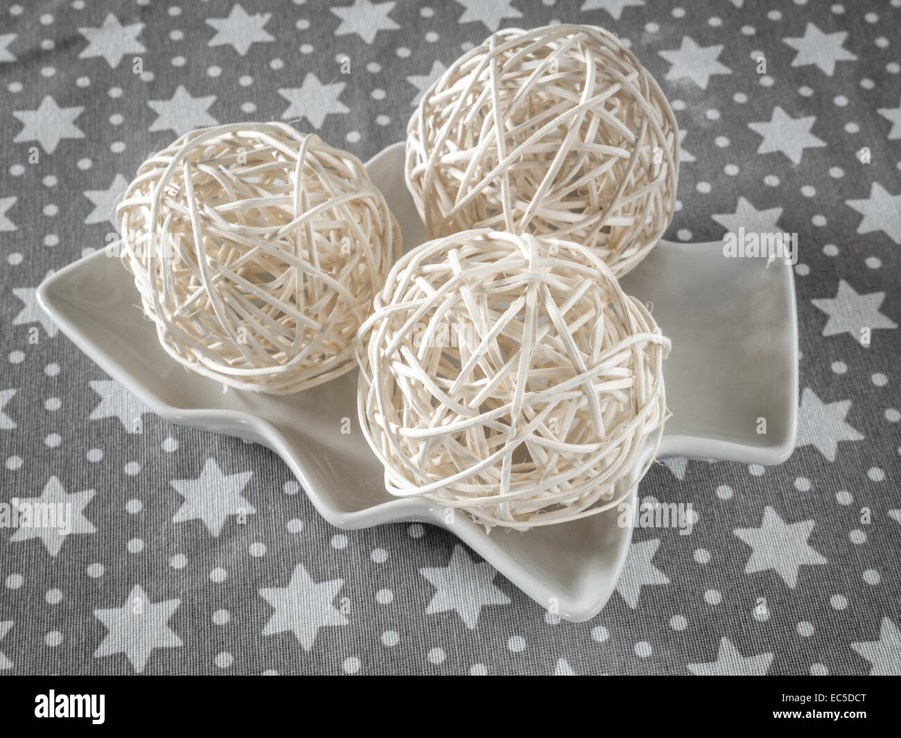 Silver christmas ornaments hi-res stock photography and images - Alamy