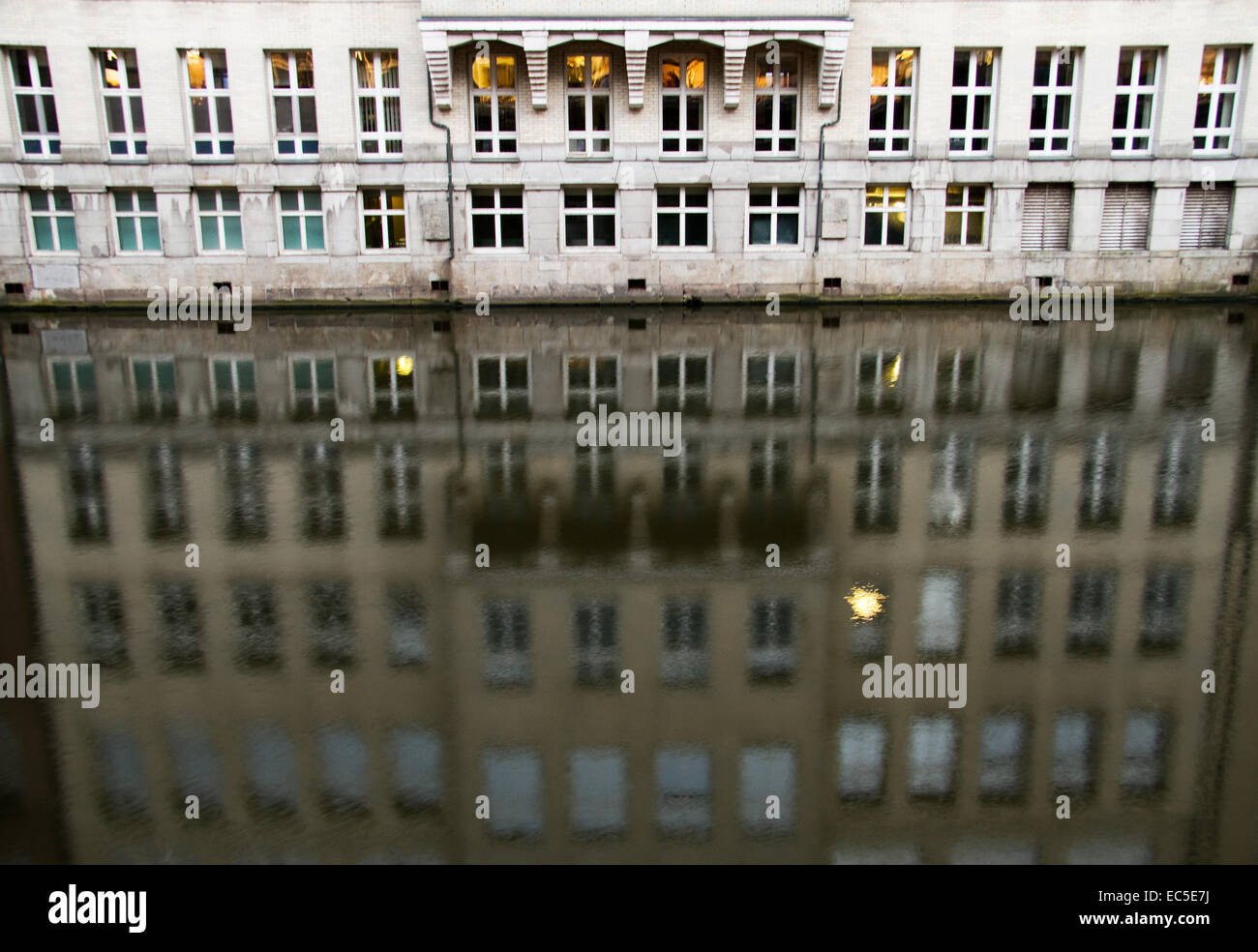 reflection of a building in water Stock Photo - Alamy