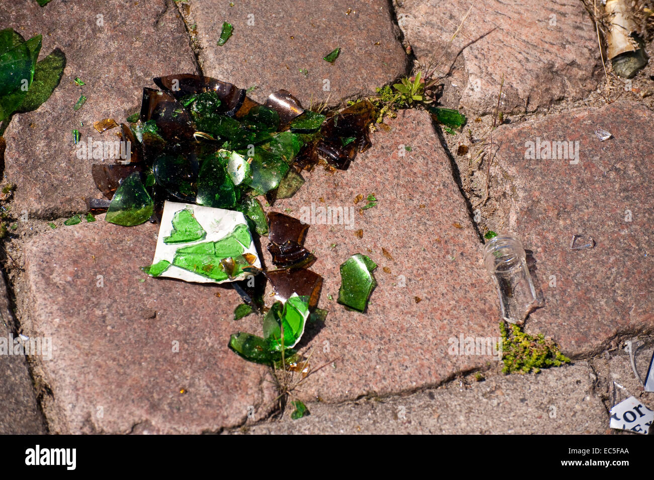 Splinters of glass hi-res stock photography and images - Alamy