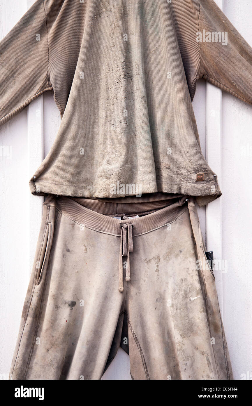 Second hand clothes and accessories hi-res stock photography and images ...